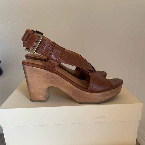 Sezane | Shoes | Szane Elsa Clogs In Camel Leather | Poshmark